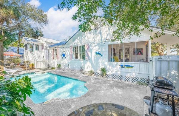 Pink Zebra Cottage By Tybee Cottages - Tybee Island, GA