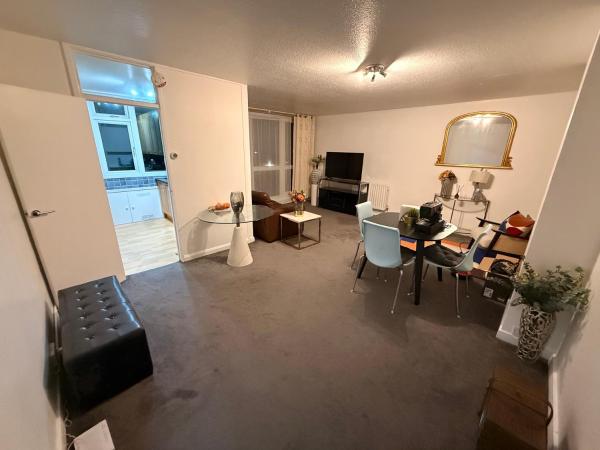 2 Bedroom Flat With King Beds - Whitehall