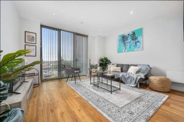 Redefine City Living, Modern Design, Scenic Outlooks, Prime Location - Manchester