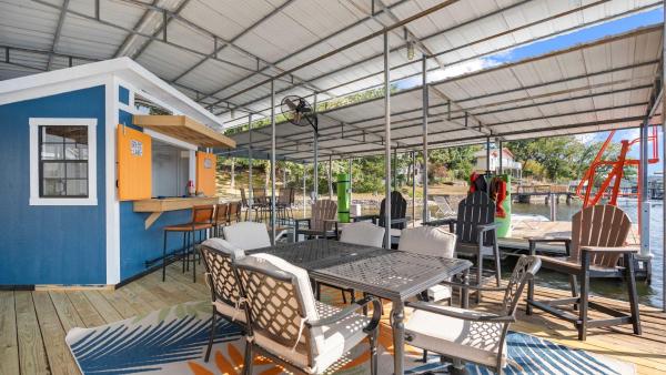 Lake Home Oasis - Sleeps 18 - United States