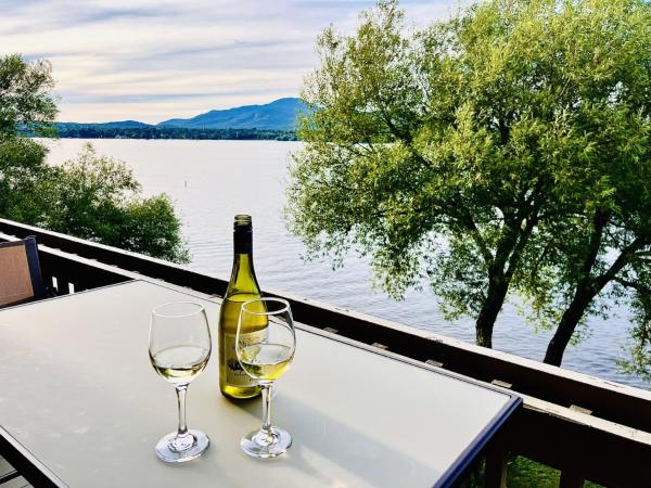 Lumineux Condo Au Bord Du Lac - New England