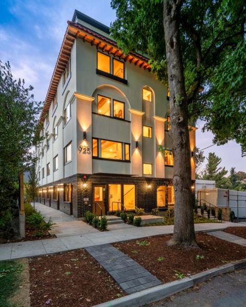 Kerns 6br Gem - New Build Spanish Flair - Portland, OR