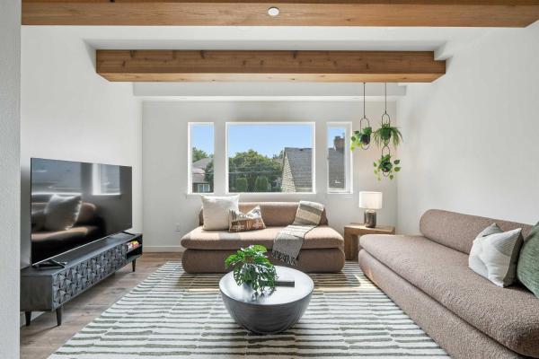 6 Bedroom Casa Adelynn In Kerns - Happy Valley, OR