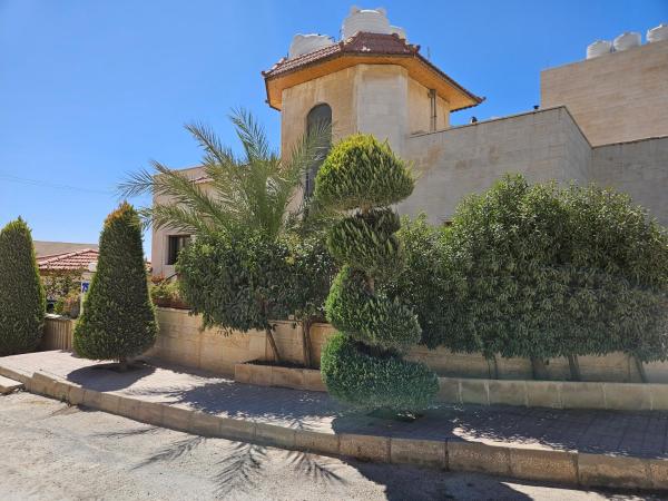 3 Bedroom Apartment In A Quiet Area - Amman