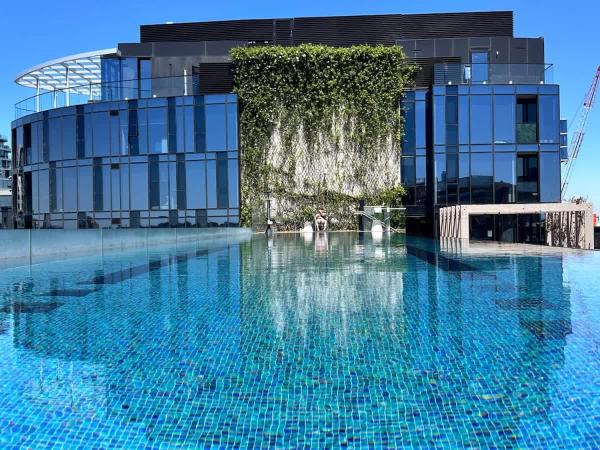 Royal Executive Living Grand Bayview Corporate Residency - Melbourne Sports Centres - Lakeside Stadium