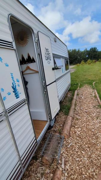 Gerestylde Vintage Caravan "Zee" Met Luxe Badkamer Bij "De Kapitein" - Texel