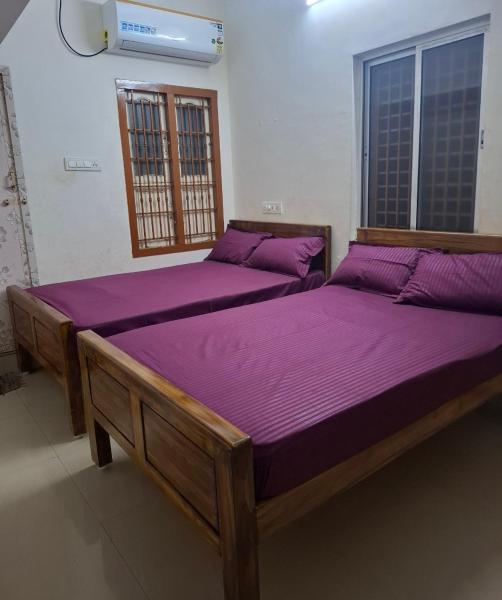 Temple Opposite Rooms - Tiruvannamalai