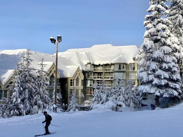 Woodrun Lodge 416 | Family Ski-in Ski-out Condo, Hot Tub, Heated Pool, Parking & Laundry - Whistler
