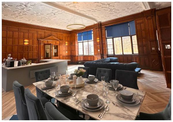 16 Queen Avenue Collection By Happy Days - Cheshire