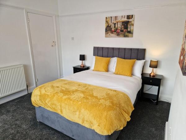 Spacious Four Bedroom Home With Parking Family Friendly - Loughborough