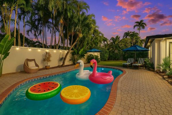 Cozy 4br Pool Villa Near The Beach With Arcades - Fort Lauderdale