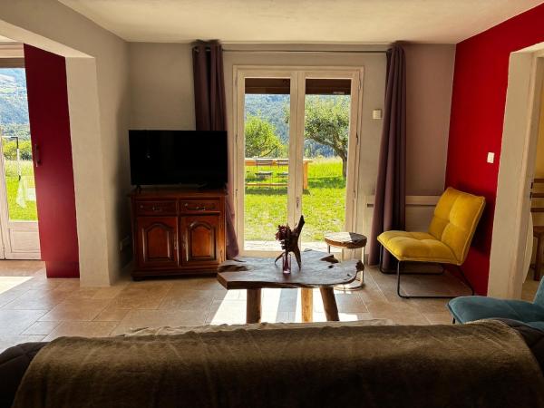 Joli Appartement Avec Superbe Extérieur - Jausiers