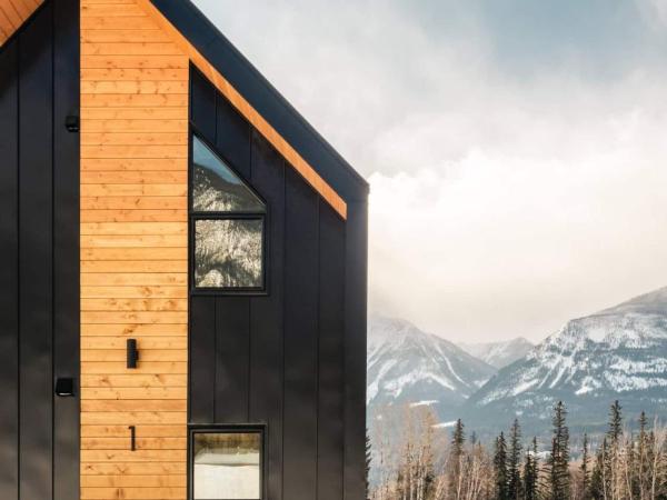 Pur Lodging Mountain Cabin 1 - Private Hot Tub - Alberta