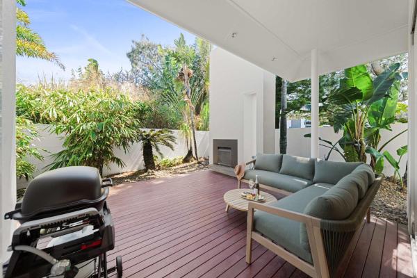 The Bungalow - Peaceful Hideaway Steps From The Sea - Sunshine Coast