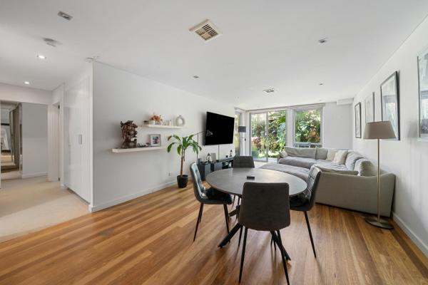 Stylish Bondi Apartment With Patio, Parking & Wi-fi - Manly