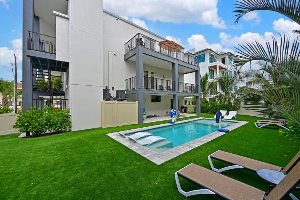 Siesta Key Coastal Getaway - Steps To The Beach - Siesta Key, FL