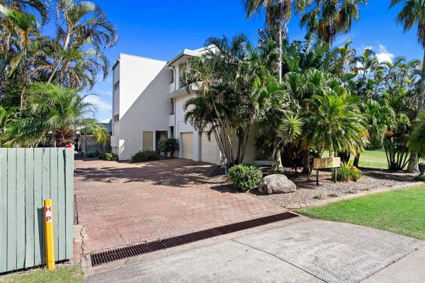 Walk To The Beach In Pialba - Hervey Bay