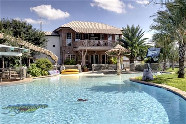 Luxury Rental With A Swimming Pool Perfect For Large Groups Near Gruene, Texas - Seguin