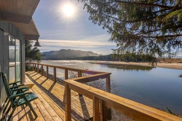 Stunning Beachfront Cabin With Barbecue And Hot-tub In Otis, Oregon - Lincoln City, OR