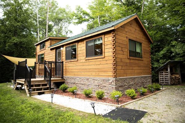 Incredible Modern Tiny Log Cabin Near The Ammonoosuc River For A Romantic Getaway In New Hampshire - New Hampshire