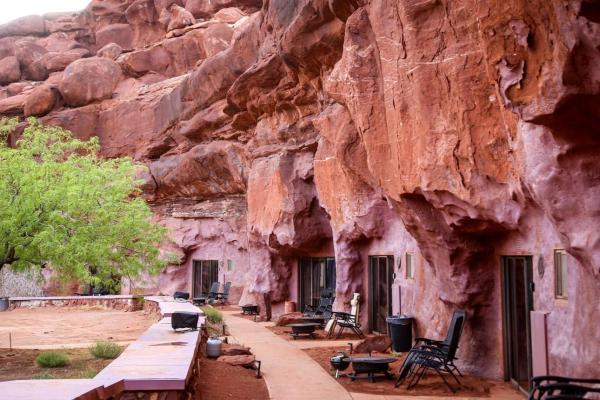Luxurious Cave For A Romantic Retreat Near Arches National Park In Moab, Utah - Moab, UT