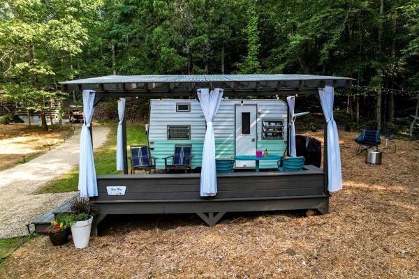 Unforgettable Glamping Caravan Rental In North Carolina For Intimate Weekends Away In Franklin - Franklin