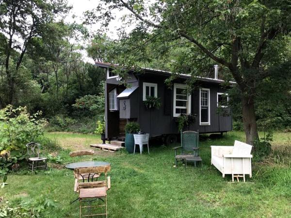 Gorgeous Tiny House Rental For A Glamping Getaway Near Saratoga Springs In Upstate New York - Glens Falls, NY