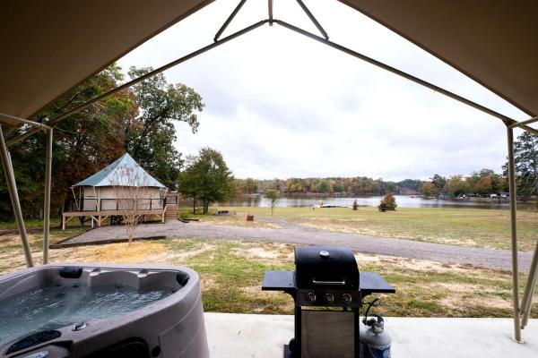 Romantic Safari Tent With Grill And Hot Tub In Cedar Bluff, Alabama - Alabama