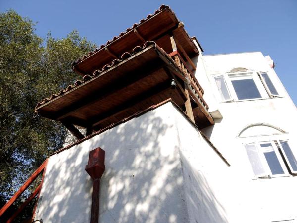 Captivating Riverfront Vacation Rental For Large Groups In Three Rivers, California - Three Rivers, CA