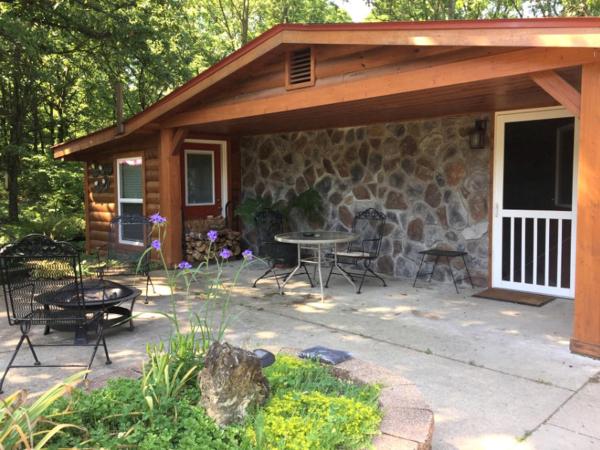 Pet-friendly Cottage Overlooking A Koi Pond Near Mark Twain National Forest, Missouri - Cuba, MO