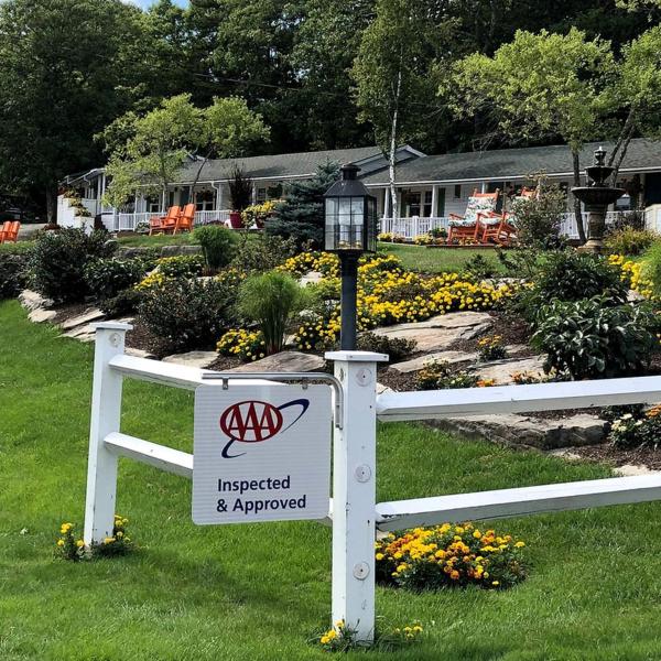 Super Room Rental With Decks In A Bed And Breakfast Getaway Near Camden, Maine - Camden, ME