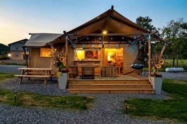 Beautiful Secluded Tented Cabin With Fire Pit In Sevierville, Tennessee - Townsend, TN