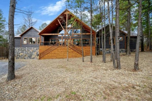 Incredible Spacious Cabin Surrounded By Nature For An Amazing Escape For The Whole Family In Broken Bow, Oklahoma - Oklahoma
