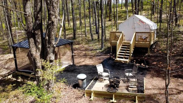 Luxurious Safari Tent In Cooperstown, Ny - Perfect Glamping Spot For A Romantic Getaway - ニューヨーク州