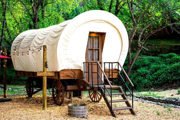 Ohio Glamping Destination In This Covered Wagon In Arcanum - Greenville, OH