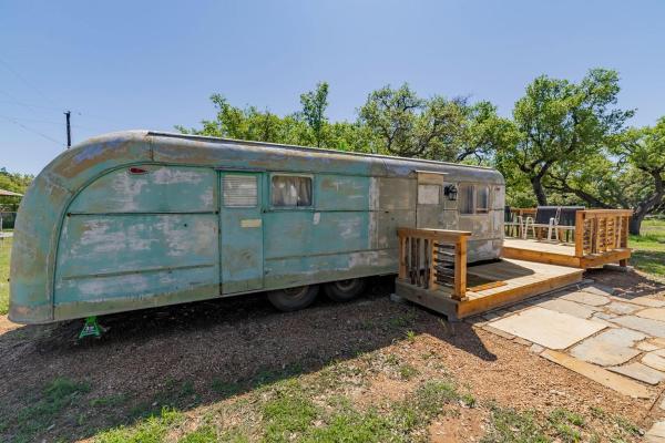 Charming Luxurious Airstream Beautifully Design With Indoor Bath In Texas - United States