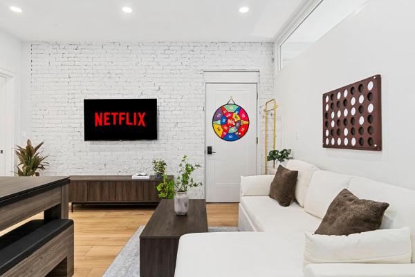 Brookline Lux Apt Rooftop Gameroom Subway - Boston, MA