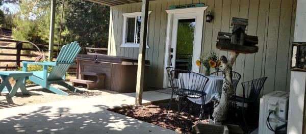 Pet Friendly Breathtaking Cottage With Hot-tub In Rainbow, California - Temecula, CA