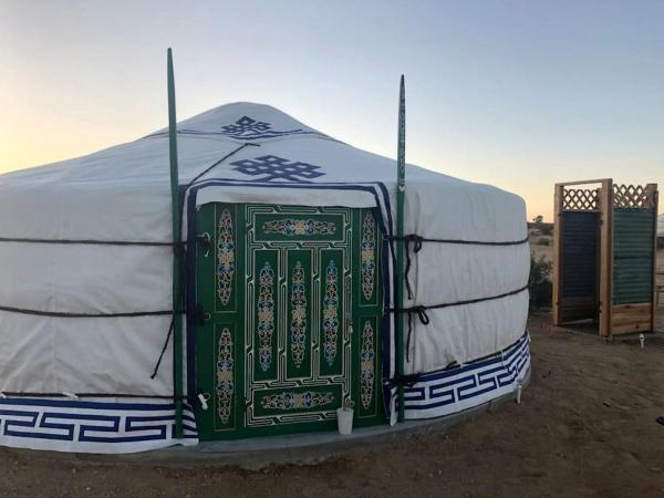 Cozy Yurt Ideal For Stargazing Near Joshua Tree National Park, California - Twentynine Palms, CA