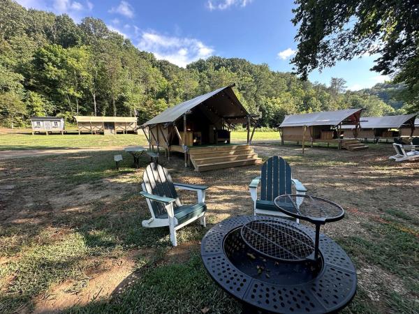 Exquisite Safari Tent Haven Near Smoky Mountains In Tennessee - Tennessee