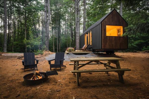 Waterfront Acorn Tiny House - Corinth, NY