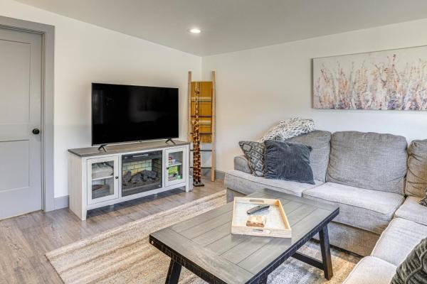 Relax Fireside Prescott Retreat With Hot Tub! - Prescott, AZ