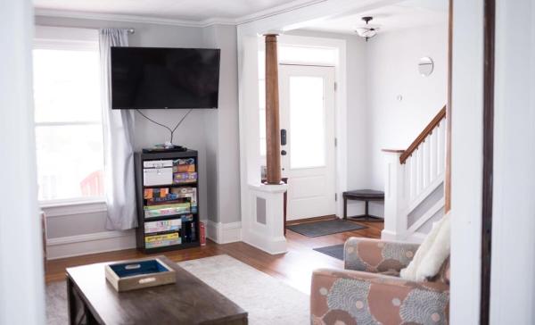 Cityside Escape Spacious With Game Room & Fire Pit - Geneva, NY