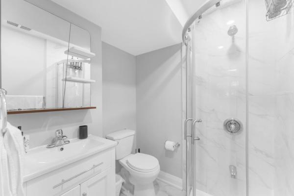 Modern 2-bed, 2-bath Bsmt Suite With Pvt Entrance Free Parking And Wi Fi - Ajax