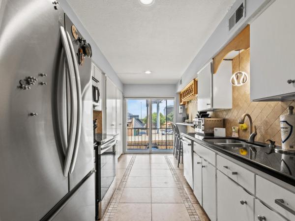 Spacious Preston Hollow Condo - Dallas