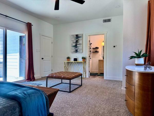 Pool Remodeled 4 Bedroom Carmichael Home - サクラメント, CA