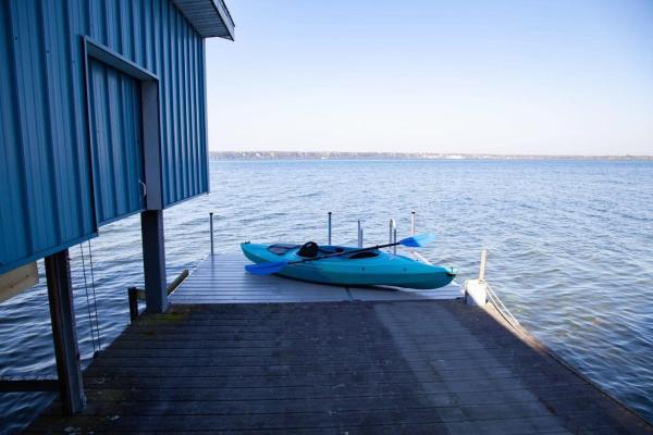 Lakeside Landing Dock Fire Pit And Boat Rental - Geneva, NY