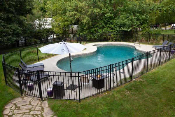 Lakeview On Main Pool Fire Pit And Walkable - Geneva, NY