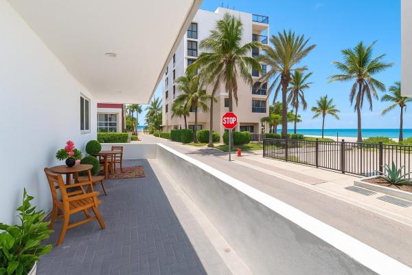 The Pearl Beachside Apartments On Hollywood Beach - Miami Gardens, FL