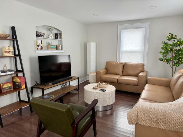 Jefferson & Grounds 3br Steps From Hws And Hot Tub - Geneva